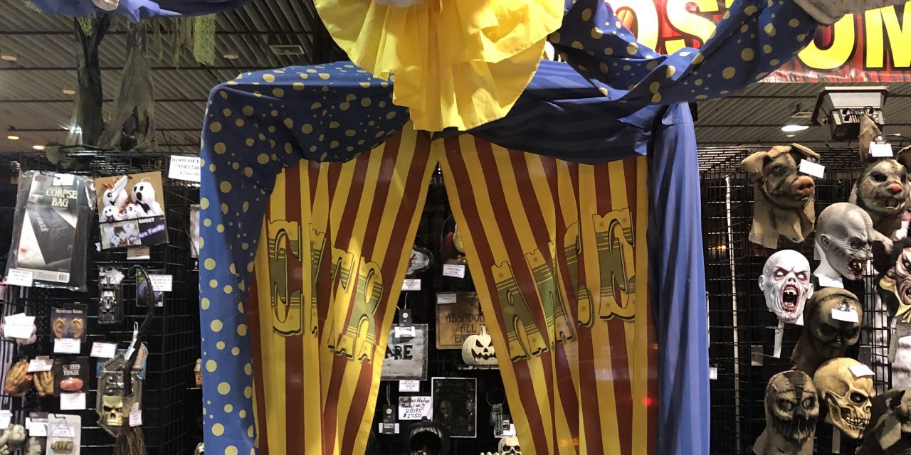 New For 2020: Looming Clown Animatronic | AnimatronicHalloween.com