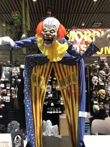 New For 2020: Looming Clown Animatronic – AnimatronicHalloween.com